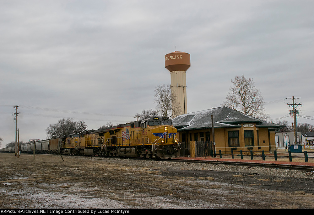 UP 7829 eastbound K&O loaded grain train